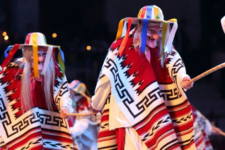 Sorprenden Personas De La Tercera Edad Bailando La Danza De Los