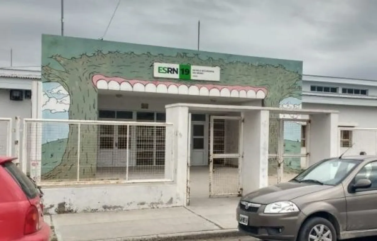 La comunidad educativa de la ESRN 19 se moviliza contra el posible ...